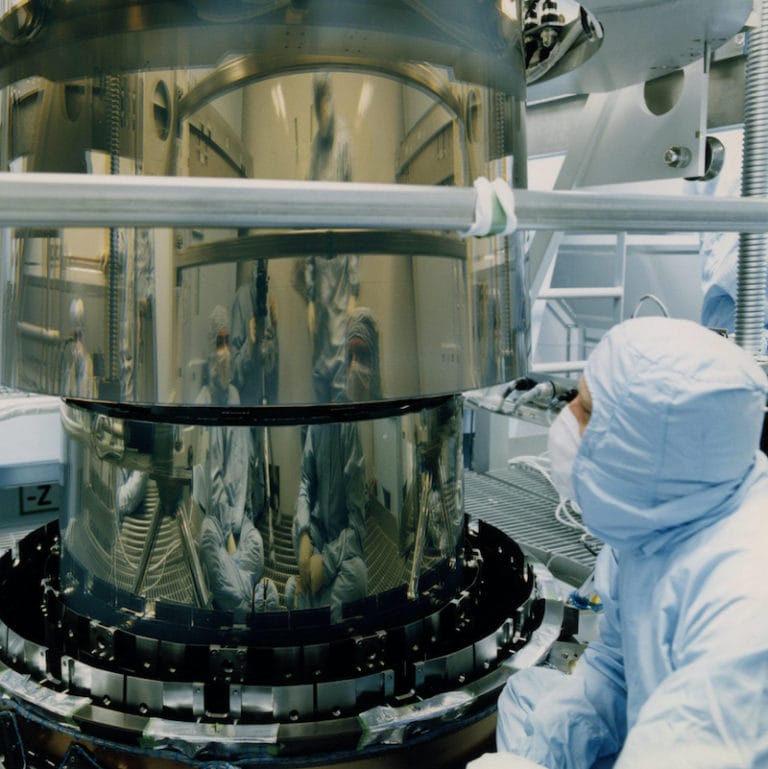 Telescope vs Microscope: What's the Difference? - Optics Mag