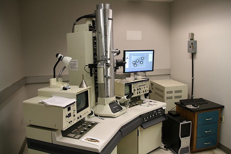 Transmission (TEM) vs Scanning (SEM) Electron Microscopes: What’s the ...
