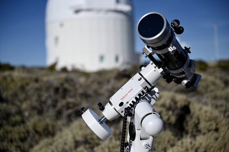 How to Use a Telescope for Beginners (2025 Guide) - Optics Mag
