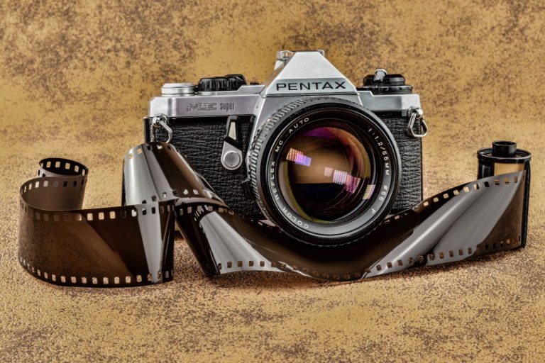 3 Types of Film for Cameras (With Pictures) - Optics Mag