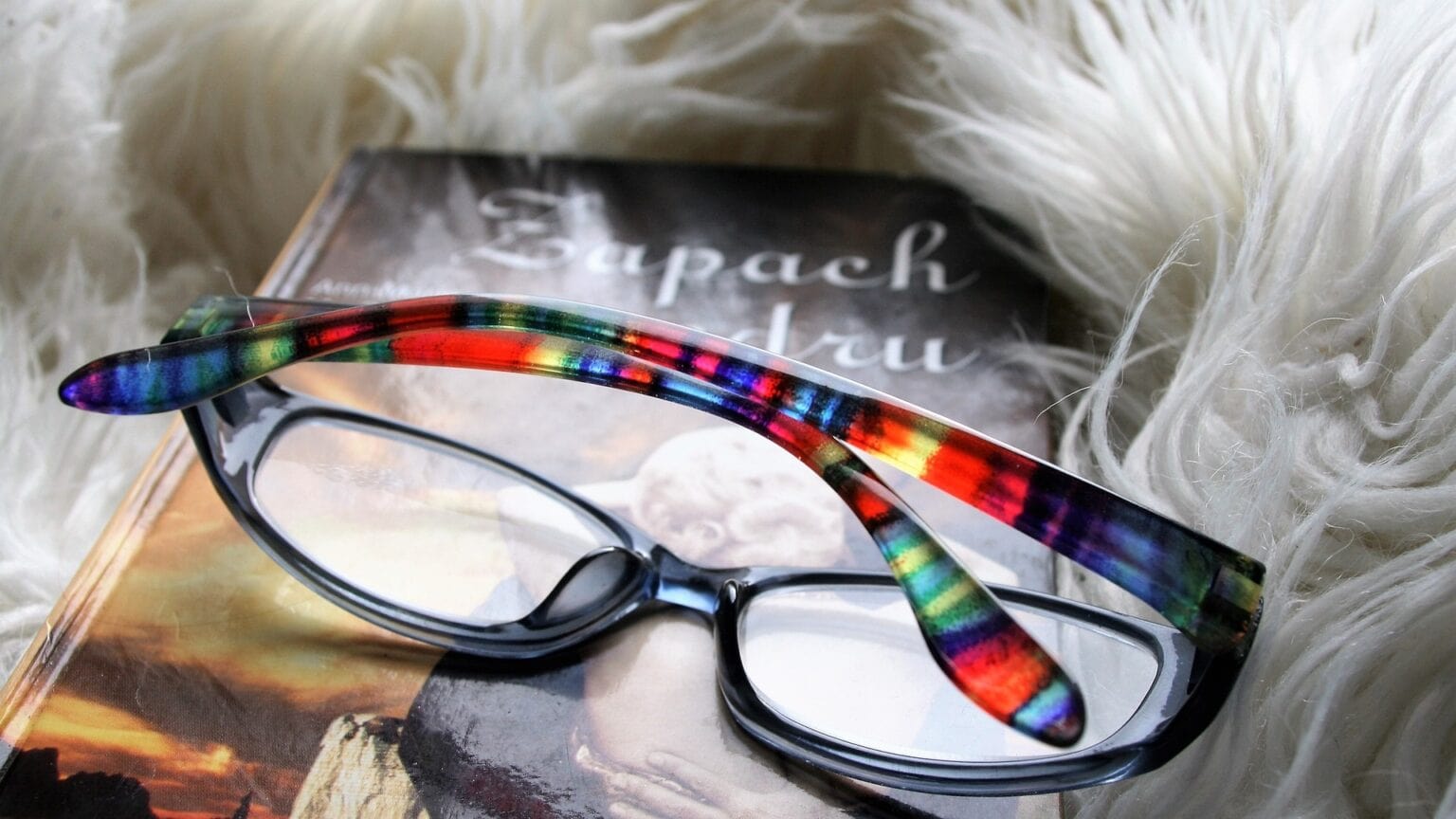 10 Glasses Trends in 2026 (With Pictures) - Optics Mag