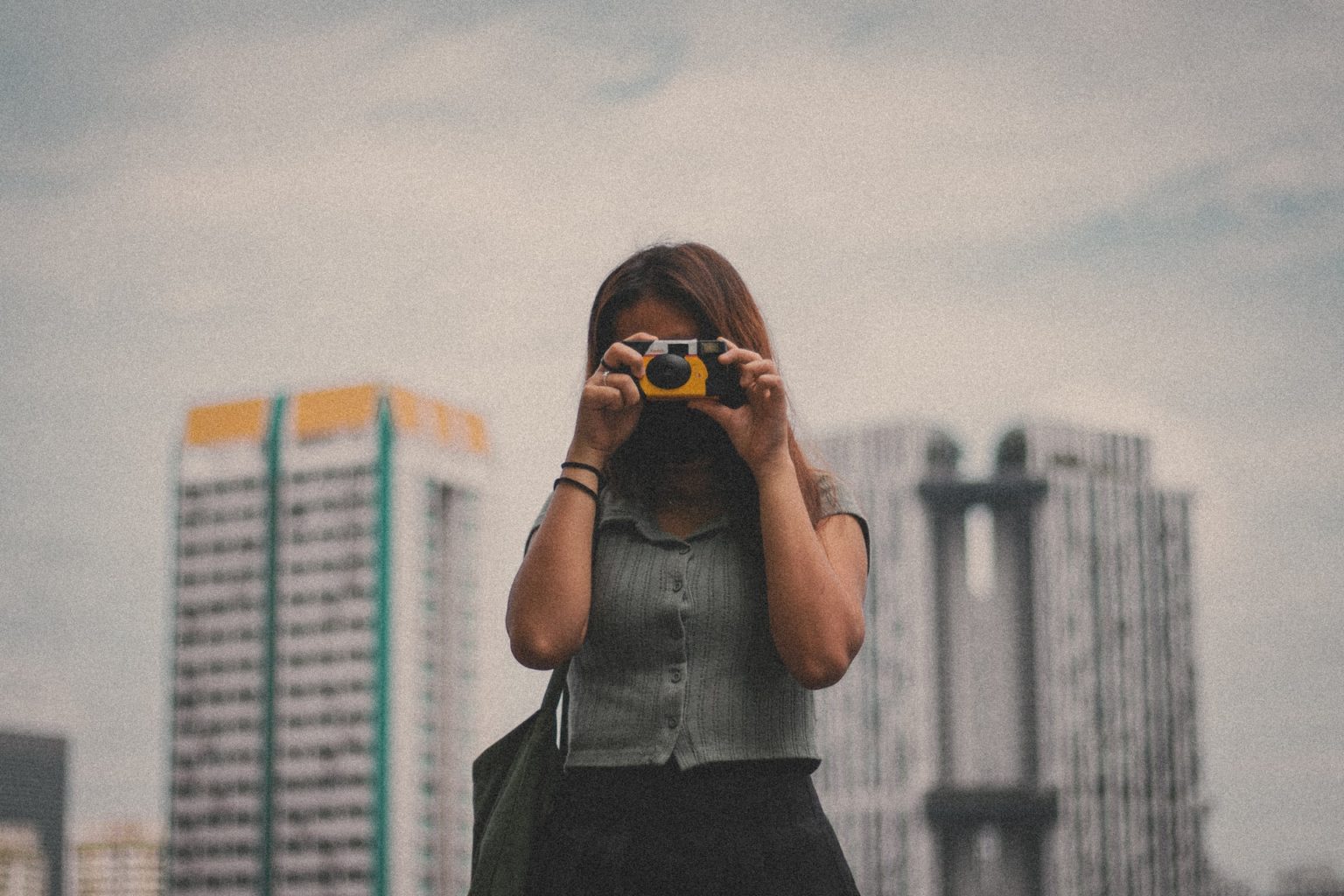 How to Use a Disposable Camera — 10 Tips & Tricks - Optics Mag