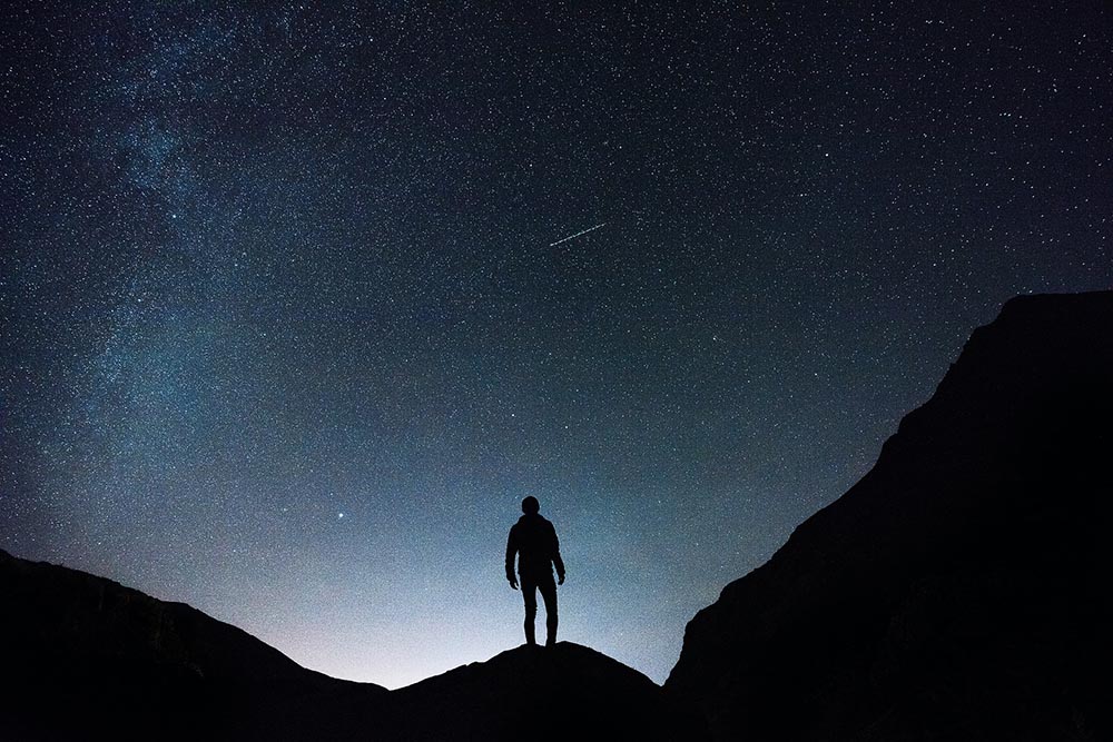 24 Levitation Photography Ideas to Get You Inspired - Optics Mag