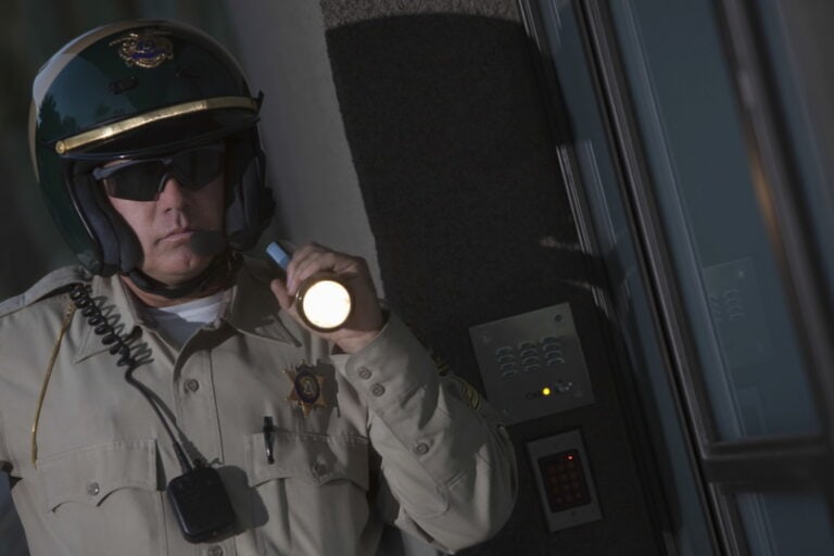 8 Best Police Flashlights In 2024: Reviews, Top Picks, And Buyer’s ...
