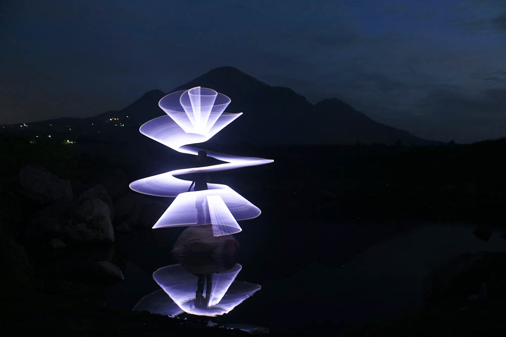 How to Do Light Painting Photography – 6 Tips & Tricks - Optics Mag