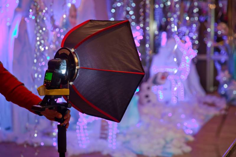 What Is a Speedlight and How Does It Work? - Optics Mag