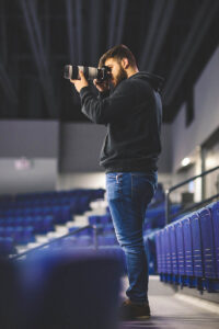 How to Use a Telephoto Lens: 9 Tips & Tricks - Optics Mag